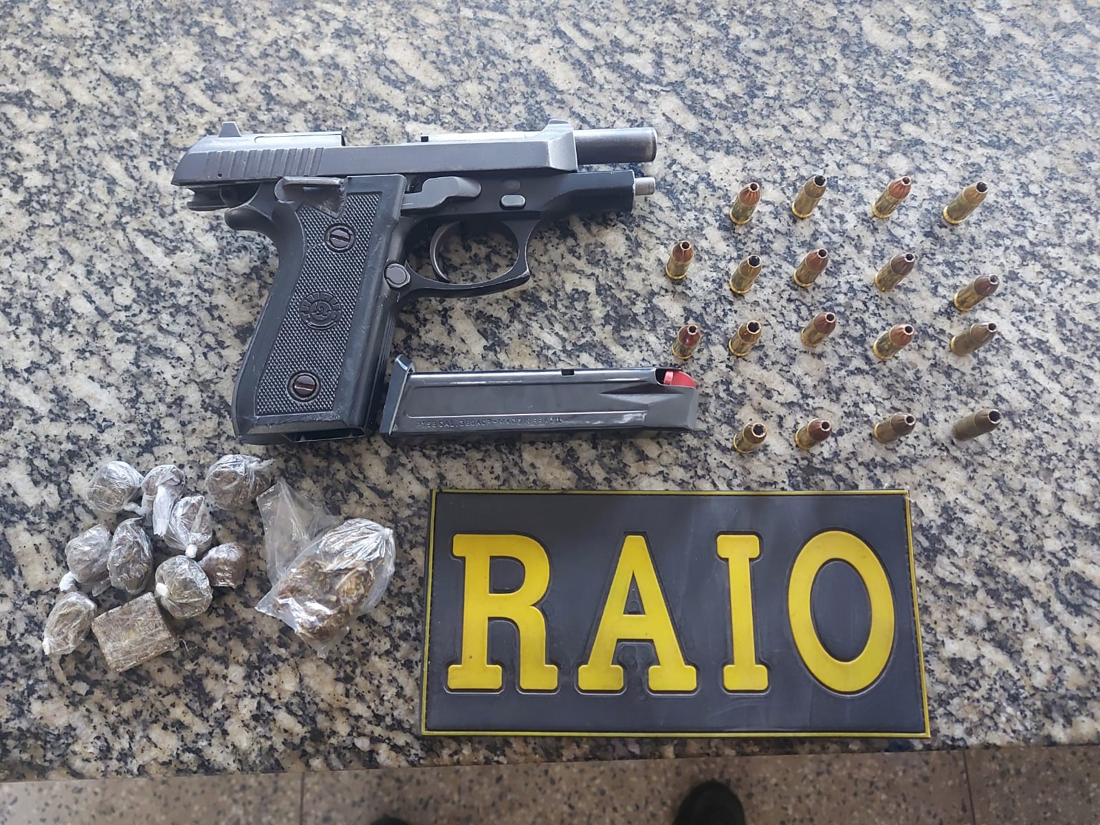 Dupla tenta escapar de abordagem do CPRAIO, mas é capturada com arma e droga, em Tianguá-CE ...