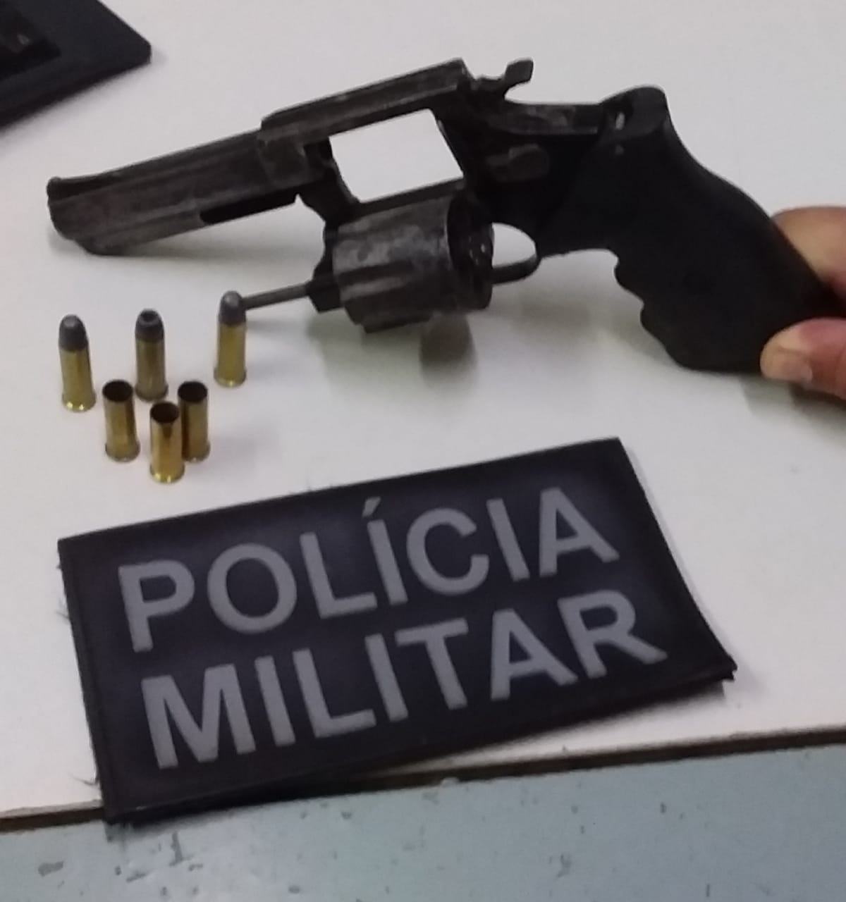 Após Denúncias Pmce Apreende Arma De Fogo E Mais De Dois Quilos De