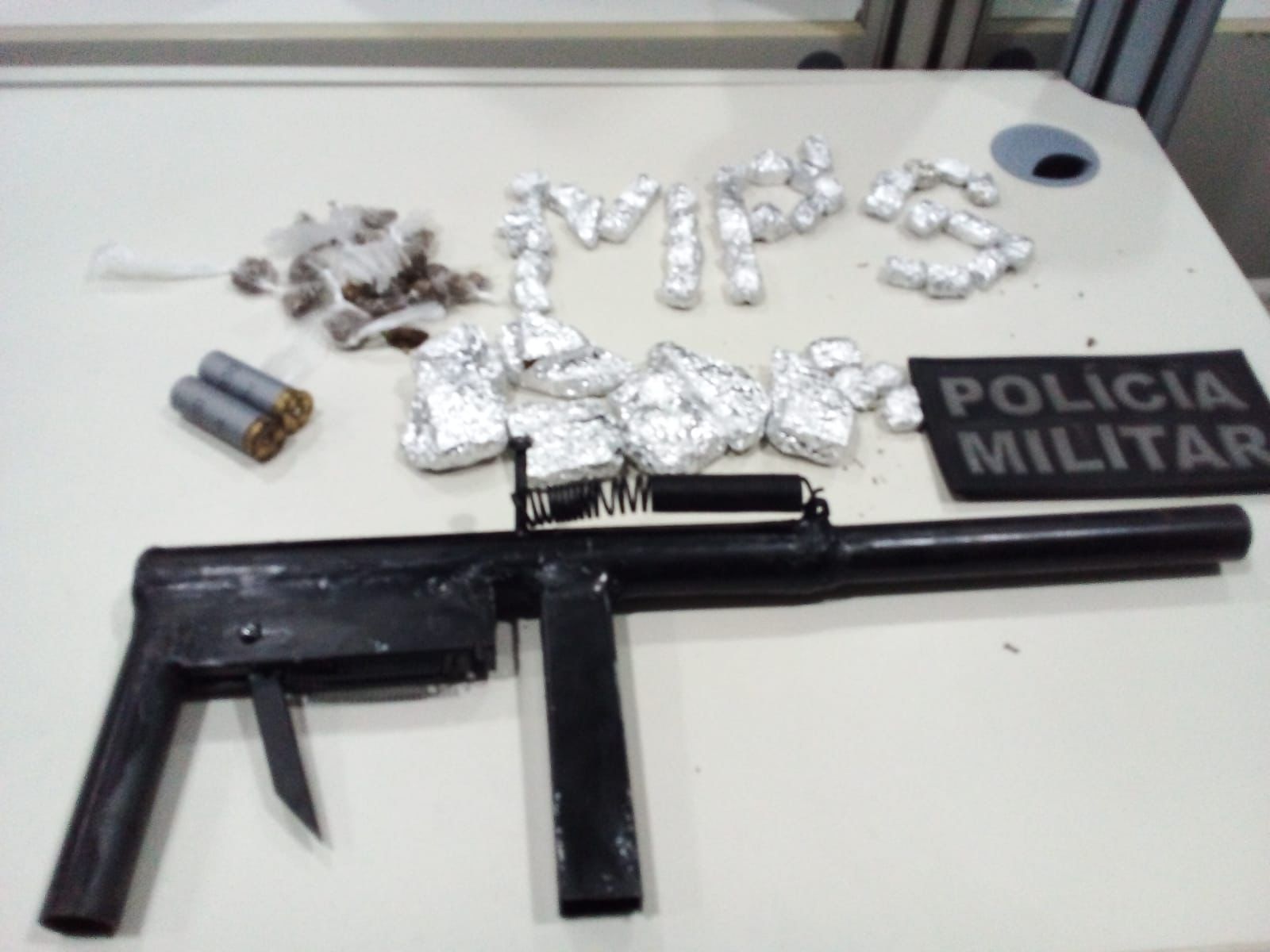 Motopatrulhamento Da Pmce Apreende Arma Artesanal Calibre 12 E Drogas