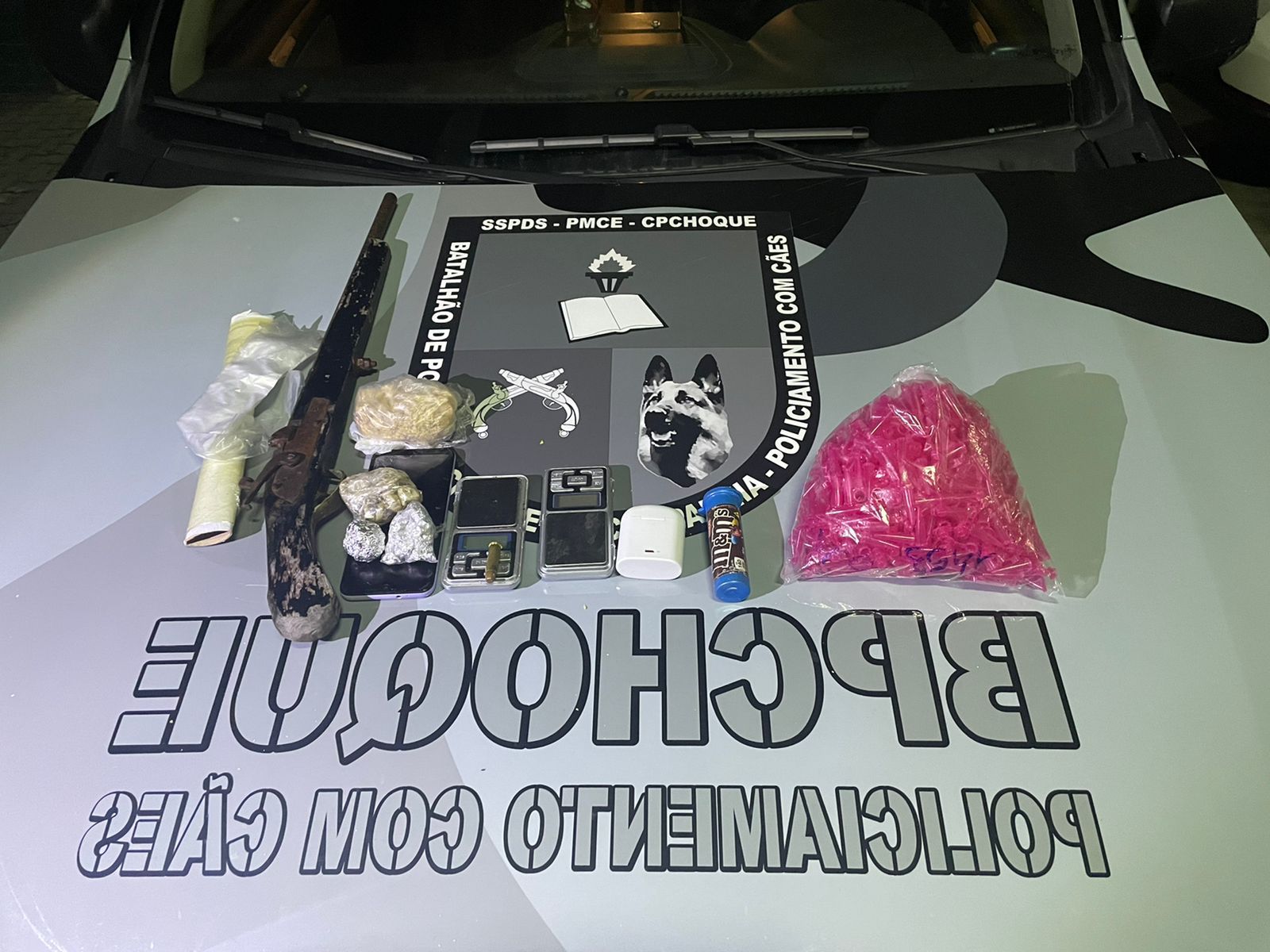 Pmce Apreende Arma De Fabricação Artesanal E Entorpecentes No Bairro