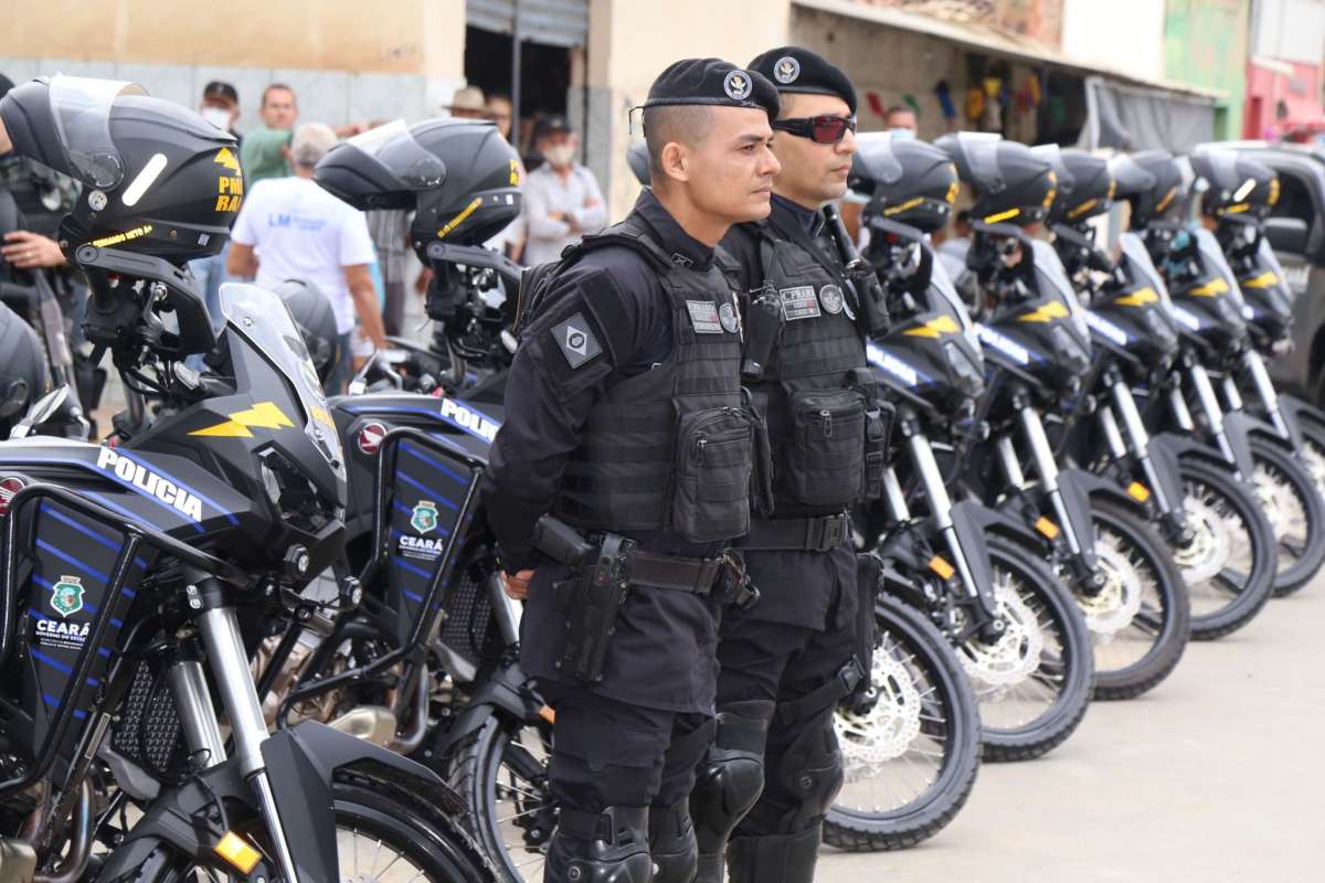 Governadora Izolda Cela entrega a 65ª base do CPRaio da PMCE em Jardim ...