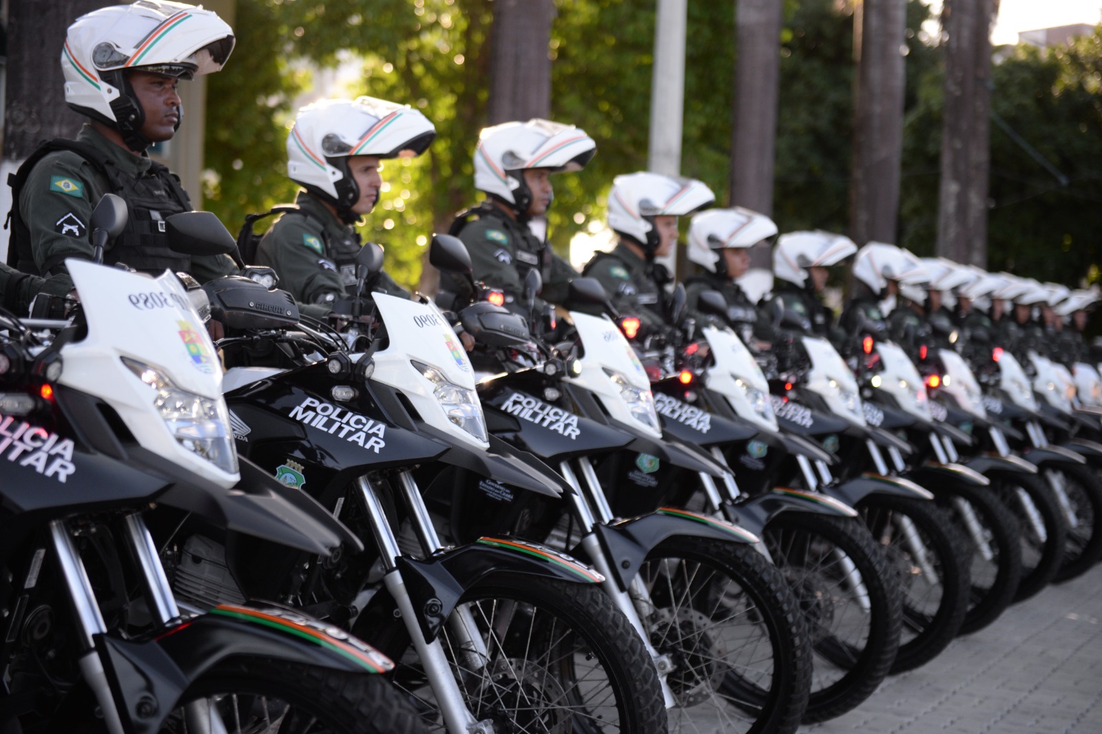 PMCE reforça policiamento com efetivo de pronto emprego na capital e ...