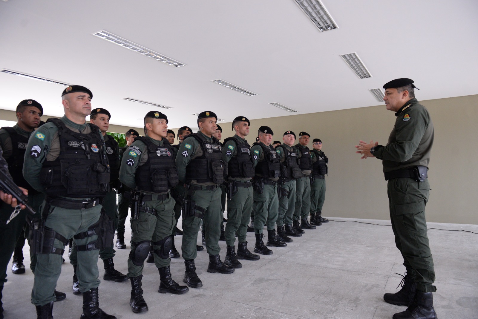 Comandante Geral da PMCE recebe tropa cearense que reforçou a segurança ...