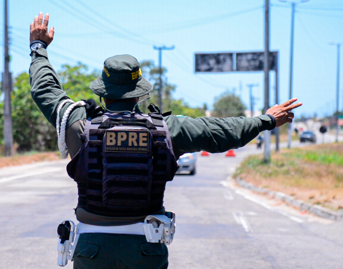 BPRE da PMCE promove ação em alusão à Semana Nacional do Trânsito ...