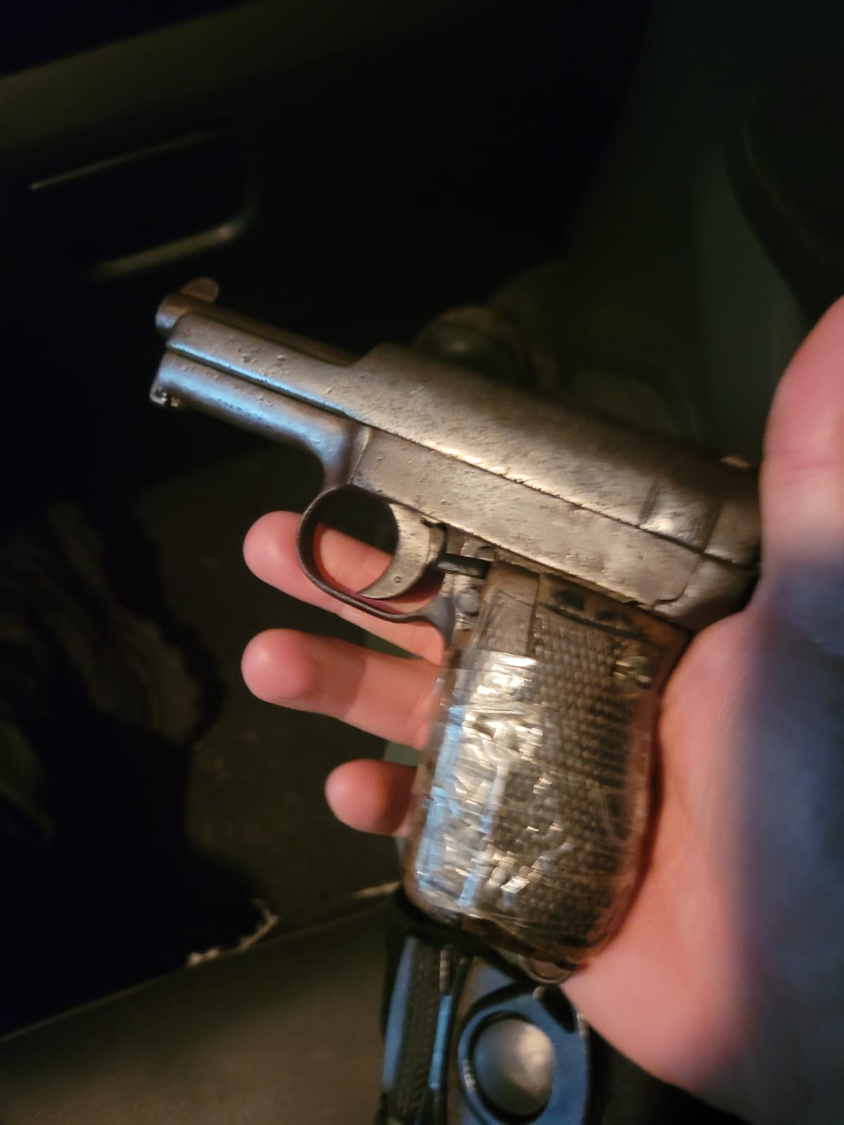 PMCE apreende pistola calibre .765 e documento em Barbalha - Polícia ...