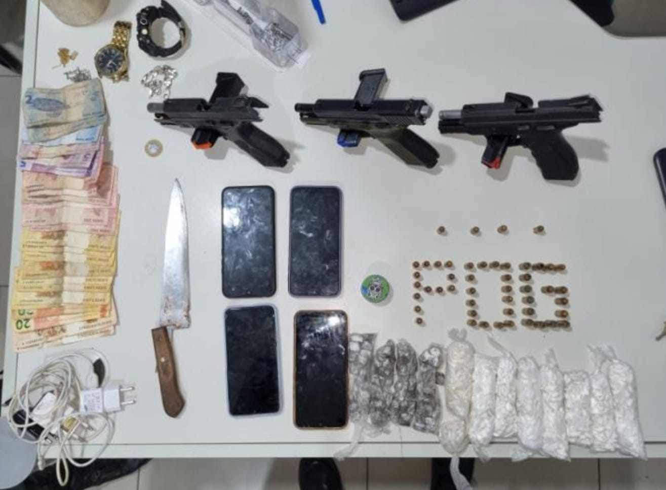 Quinteto é Capturado Pela Pmce Com Três Armas De Fogo Munições E