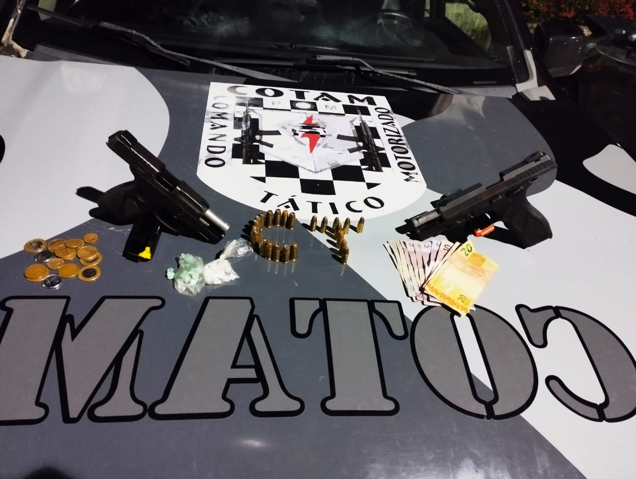 Dupla é Presa Pela Pmce Com Armas De Fogo No Bairro Messejana Na